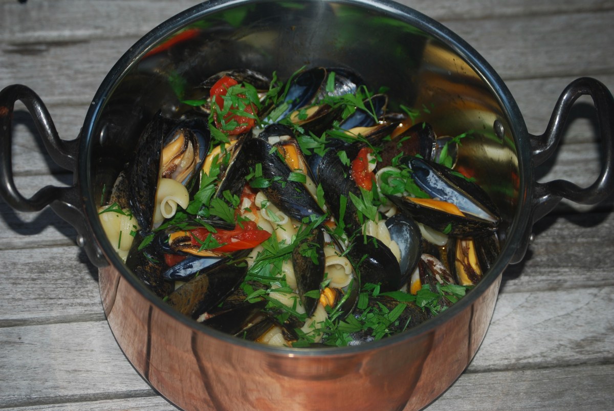 Mussels with Pasta and Tomatoes – Cooking with Nigella